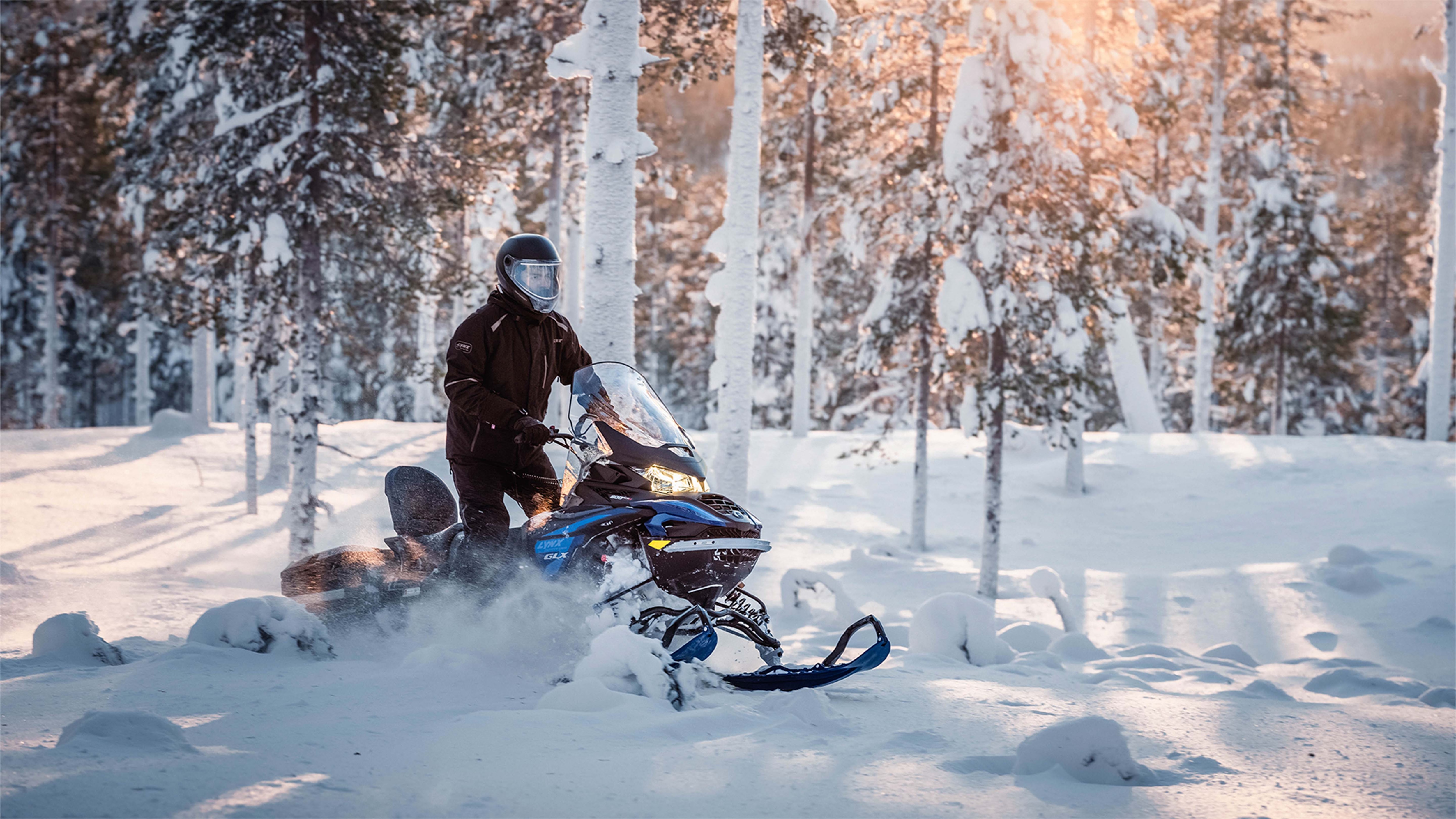 2023 Commander Crossover Snowmobiles | Lynx